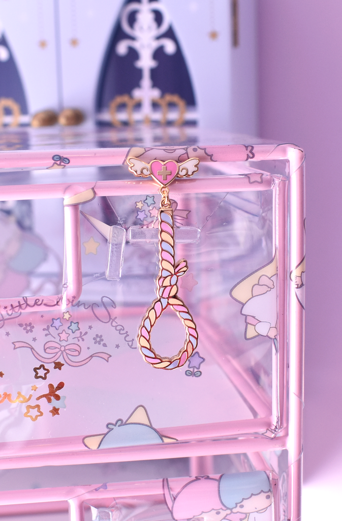 Gold Marshmallow Rope Noose Enamel Pin – Jelly Ultra